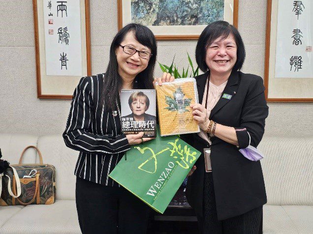 文藻外大與國臺圖簽訂MOU 攜手推廣臺灣學及修復古籍 - 屏東時報電子報